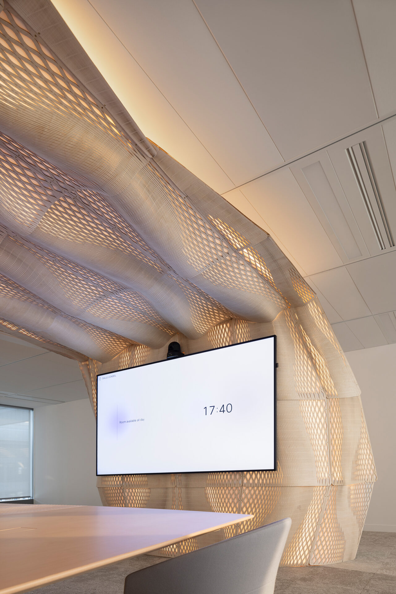 WOODEN WAVES: THE BOARDROOM AT ORANGE HQ - Mamou-Mani